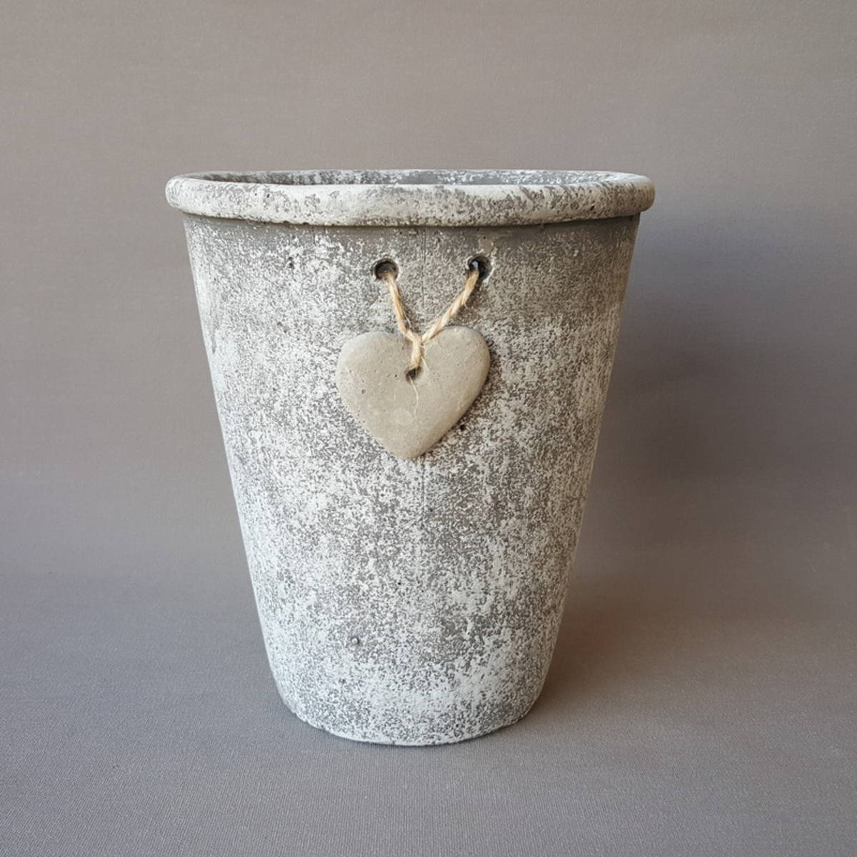 Pot en ciment avec coeur