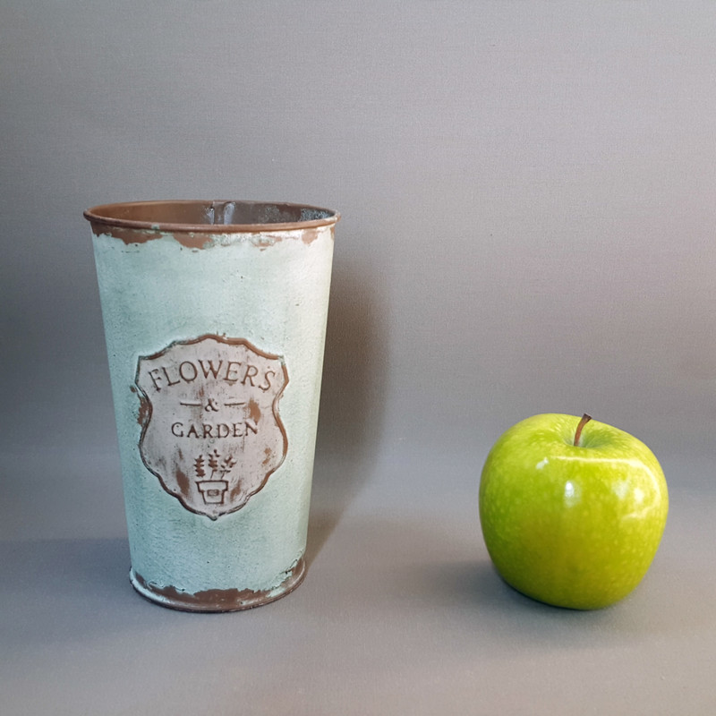 Topf aus Metall, alt gemacht